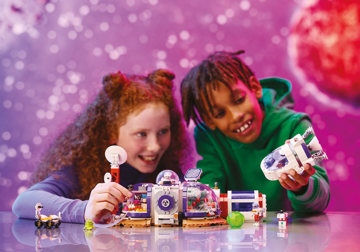 Out-of-this-world LEGO® Space sets! - National Geographic Kids